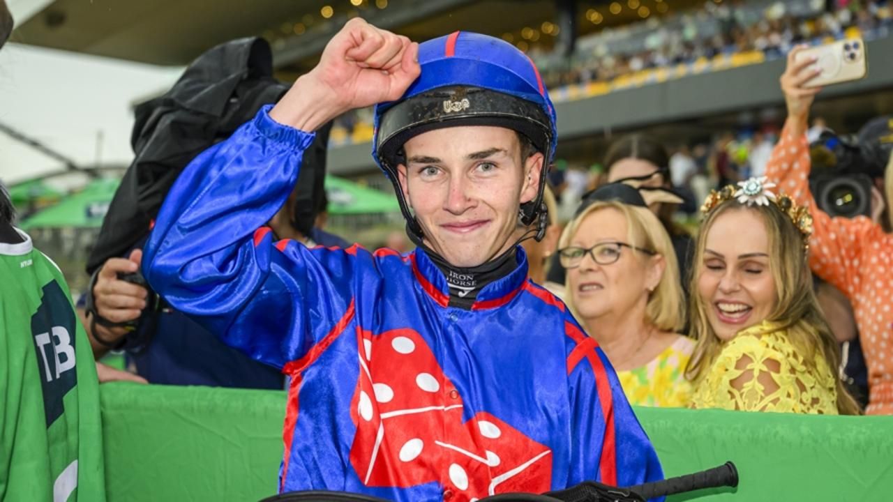 Lloyd kicks off UK tour with a winning double - Racenet