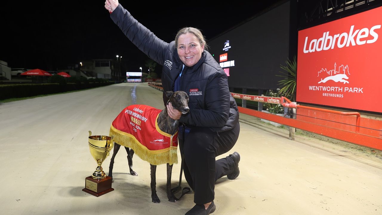 Coast Rig Hands Chaker Moment To Remember - Greyhound Recorder